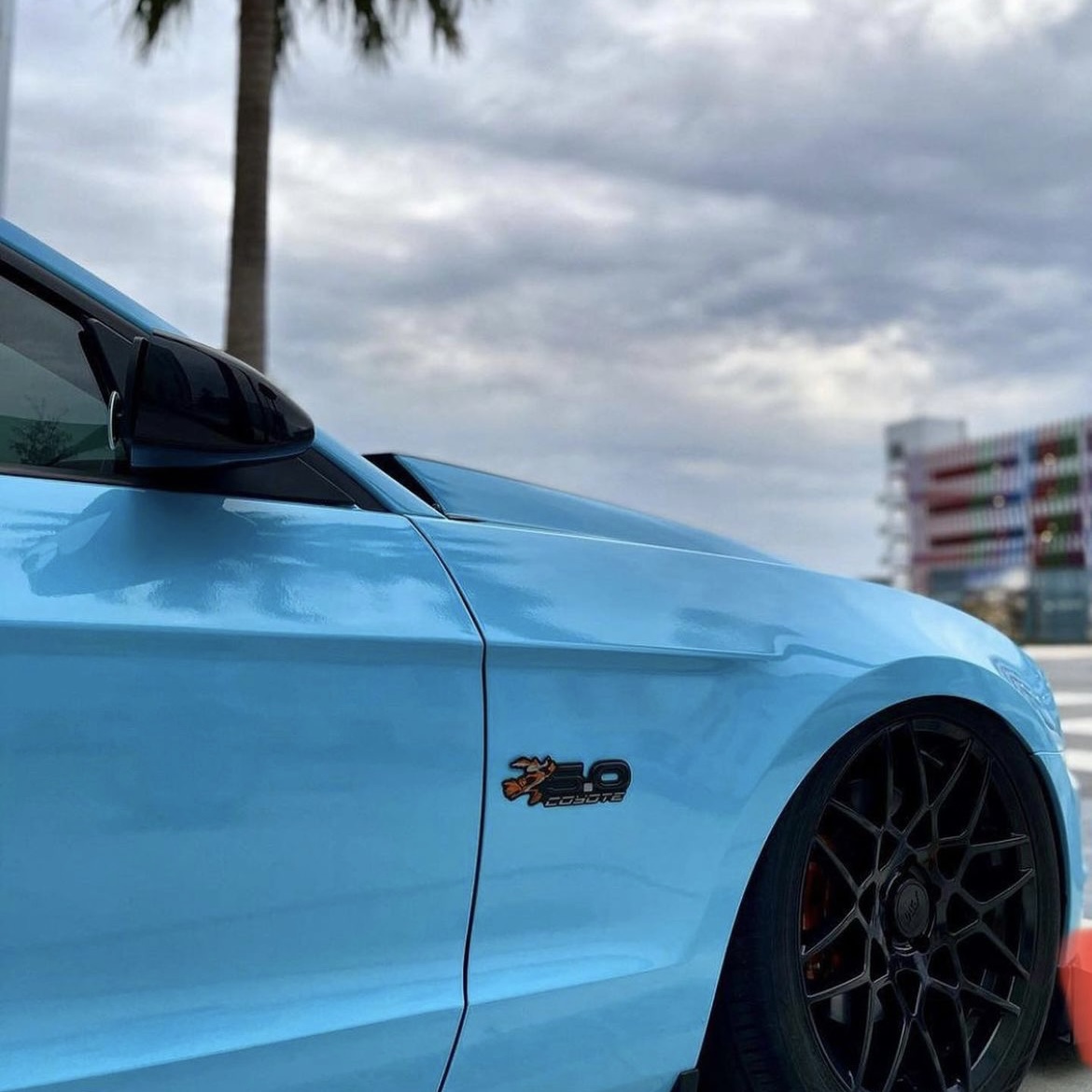 Gloss Crystal Sky Blue Vinyl Wrap | Crystal Sky Blue Car Wraps - ALUKOVINYL