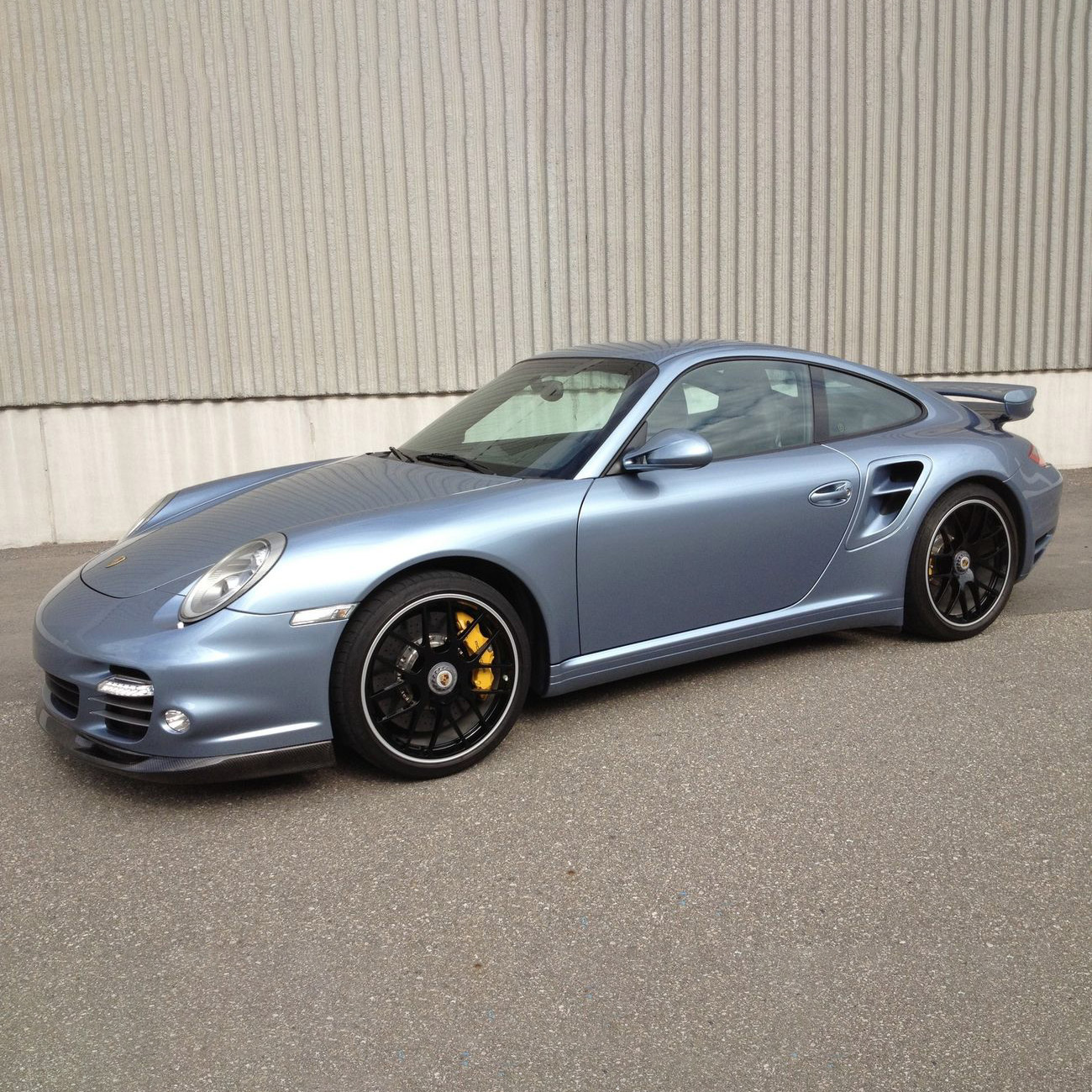 Best Gloss Ice Blue Car Vinyl | Metallic Ice Blue Wraps - ALUKOVINYL