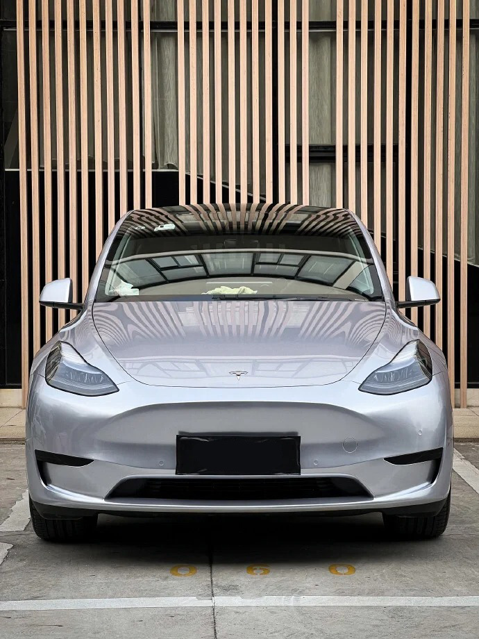 Gloss Fleuret Silver Car Wrap | Metallic Fleuret Silver Vinyl Wraps