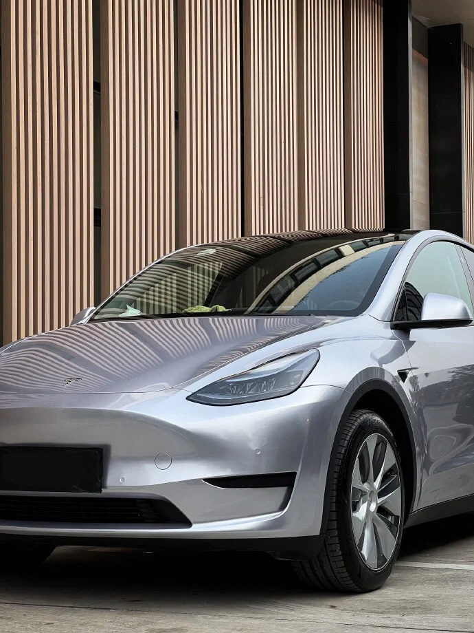 Gloss Fleuret Silver Car Wrap | Metallic Fleuret Silver Vinyl Wraps