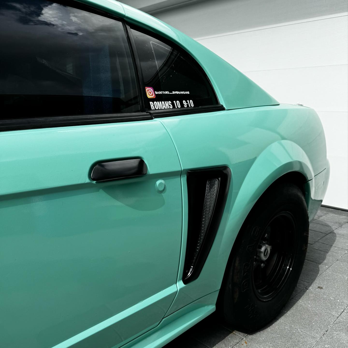 Best Gloss Mint Green Car Wrap | Mint Green Vinyl Wraps - ALUKOVINYL