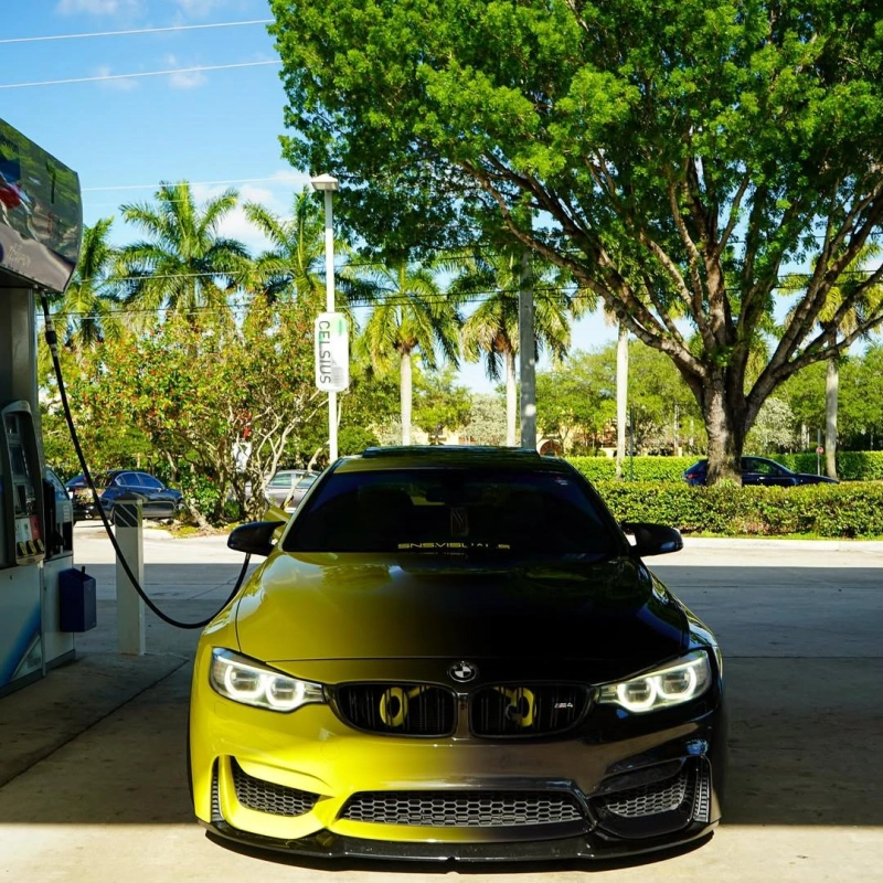 ALUKOVINYL Black To Green Gradient Custom Vinyl Wrap