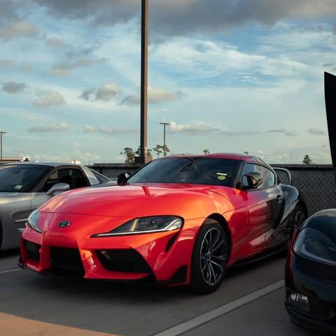 ALUKOVINYL Glossy Vampire Red To Black Gradient Custom Car Wraps