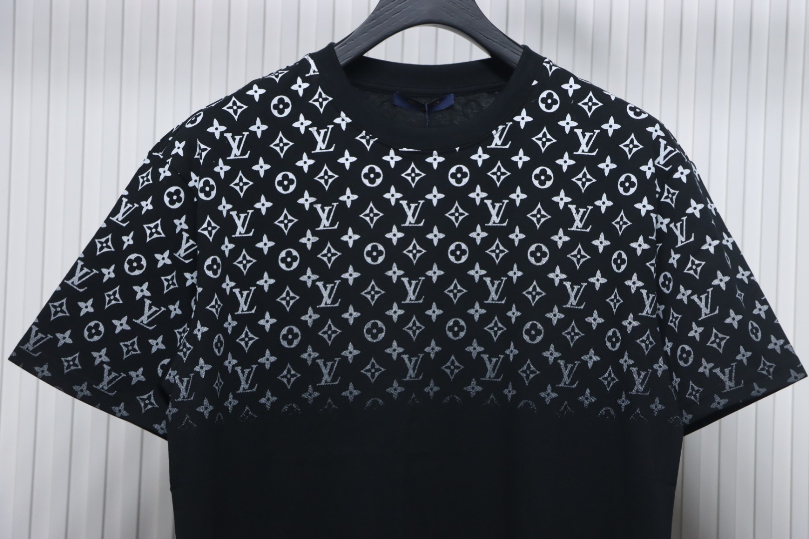 Top EM Sneakers Louis Vuitton Gradient Cotton T-shirt Black/White ...