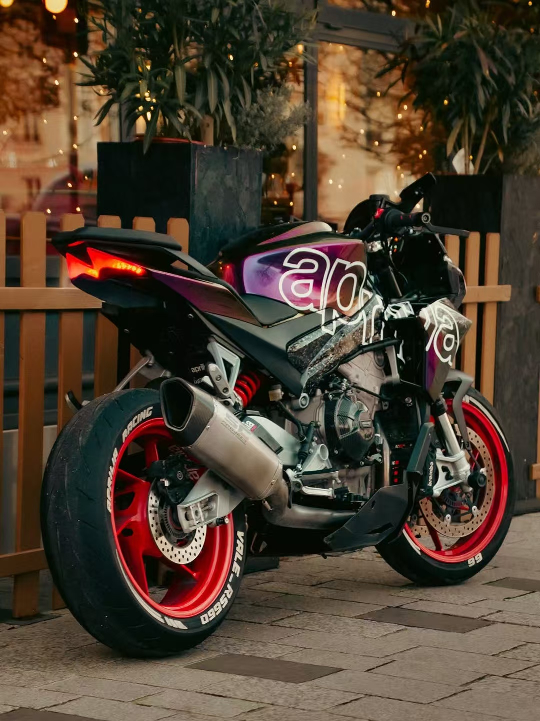 Advanced Strategies for Perfectly Wrapping Motorcycle Tanks